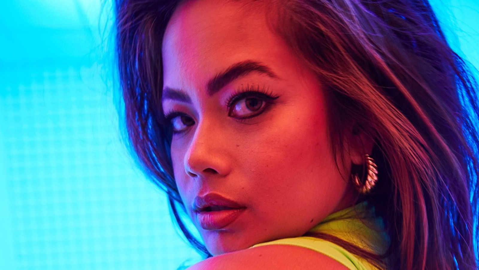 Plus-Size Model And Influencer Catie Li Talks Overcoming Body Image ...